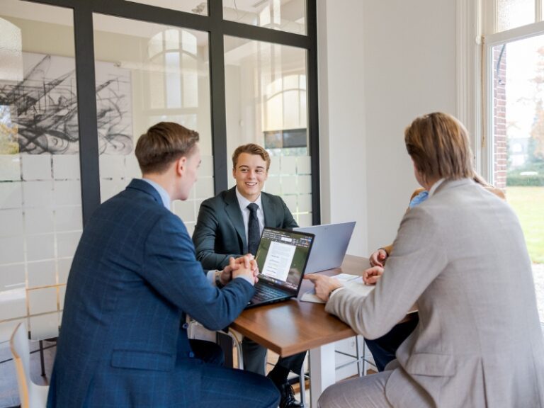 HBO Vastgoed & Business Management - IVA Business School